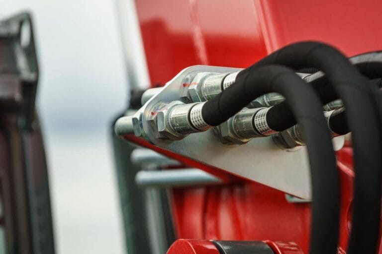 Custom Hydraulic Hoses | FleetMasters Truck